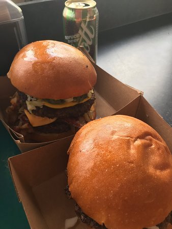 坎莫尔514 Poutine攻略,514 Poutine特色菜推荐/菜单/人均消费/电话/地址/菜系/点评/营业时间【携程美食】