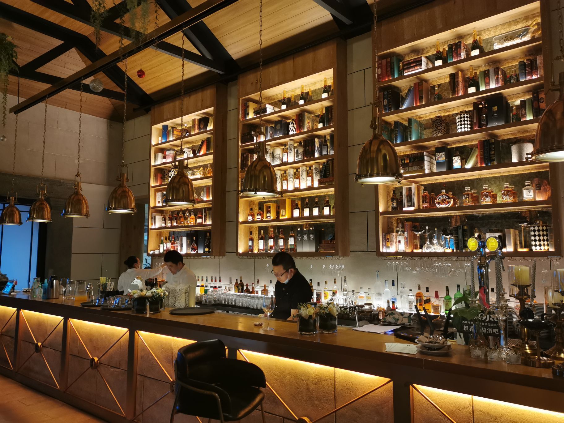 上海ROOF 325 RESTAURANT&BAR攻略,ROOF 325 RESTAURANT&BAR特色菜推荐/菜单/人均消费/电话/地址 ...