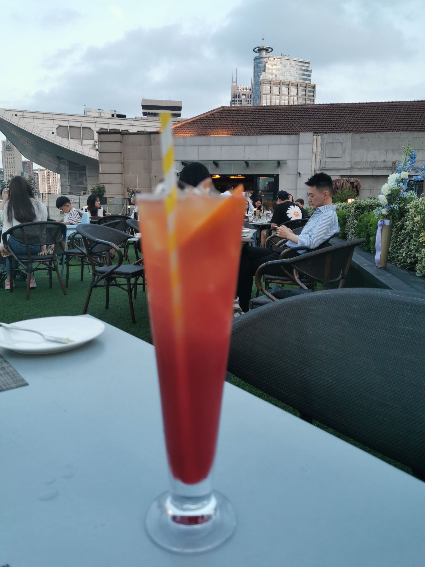 上海ROOF 325 RESTAURANT&BAR攻略,ROOF 325 RESTAURANT&BAR特色菜推荐/菜单/人均消费/电话/地址 ...