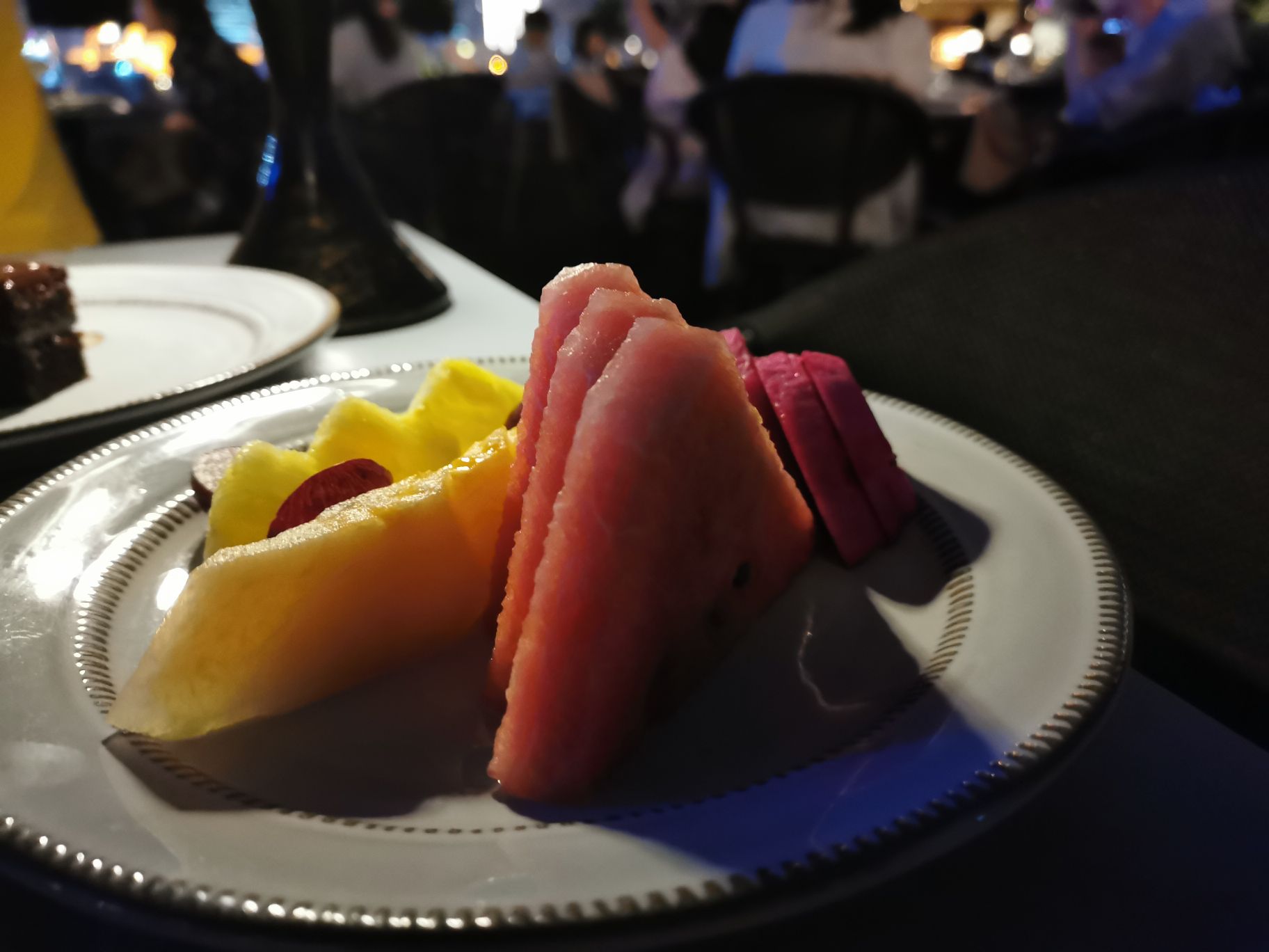 上海ROOF 325 RESTAURANT&BAR攻略,ROOF 325 RESTAURANT&BAR特色菜推荐/菜单/人均消费/电话/地址 ...