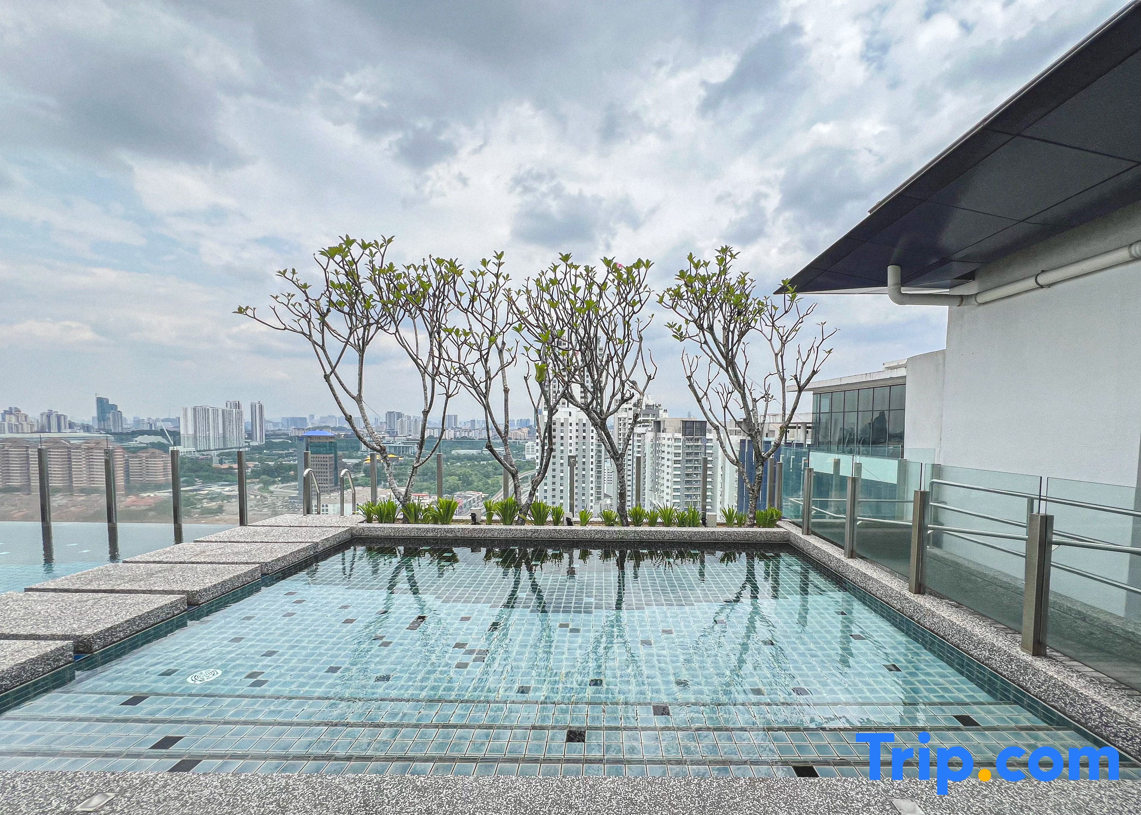 SERDANG/ 1-6pax/ Near MRT + Pavilion BJ + APU Book / Directions - NAVITIME Transit