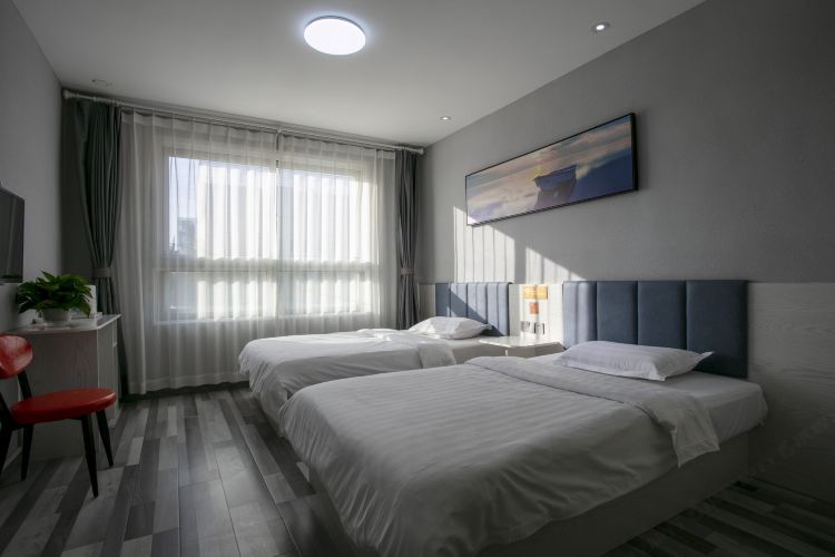 Home Inn Huayi Hotel (Tangshan Railway Station East Square Branch) in ...