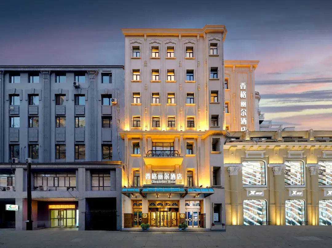 Chandelier Hotel - 