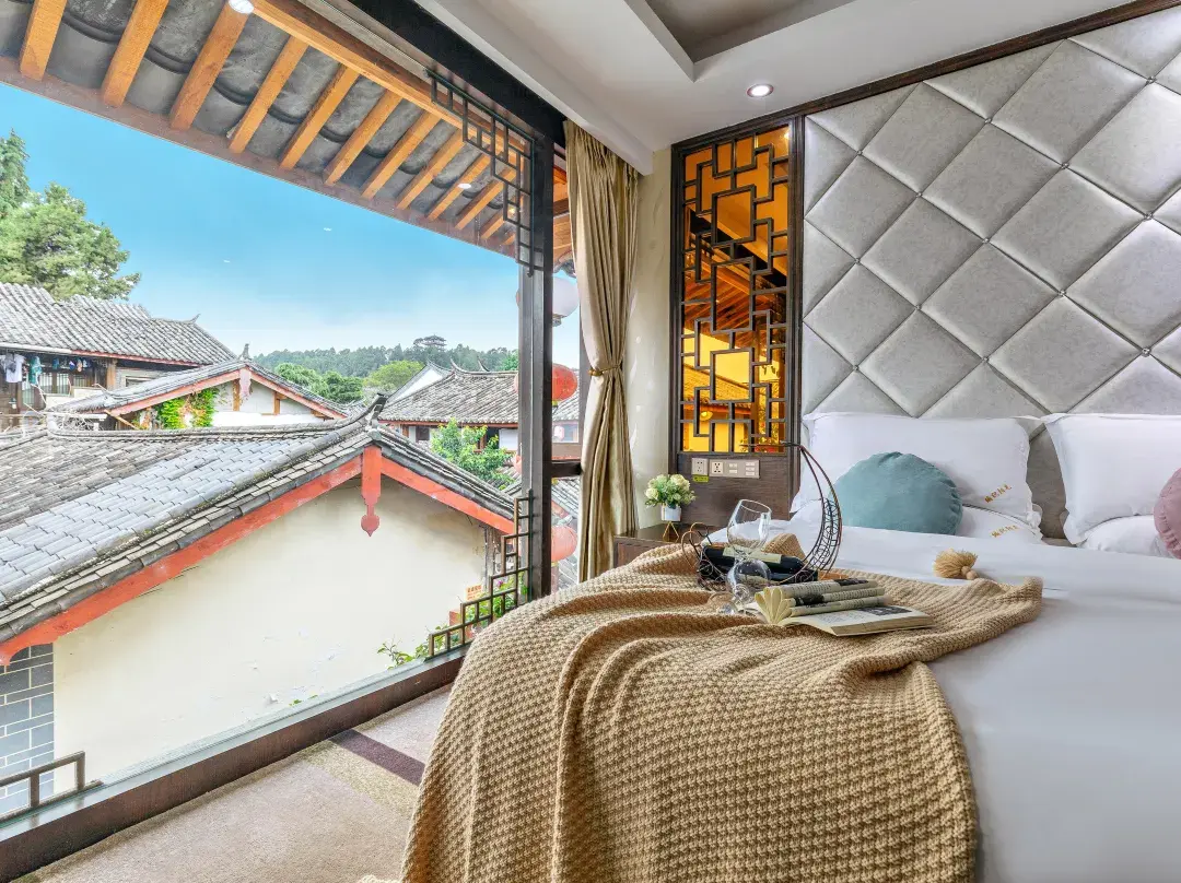 Weaving Sunshine Vacation | Designer Ancient City View Garden Hotel - Lijiang