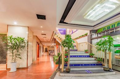 Jinhai International Hotel (Yueyanglou Railway Station Pedestrian ...