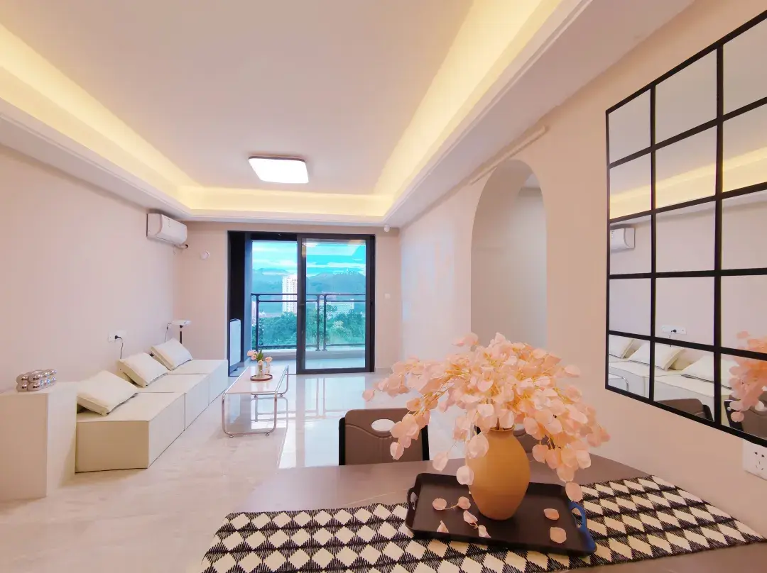 When I Was A Child, I Stayed At The Hotel - Wuzhou