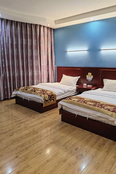 華坪での癒しの1日: 温泉と公園の探訪 | Trip.com