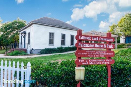 The Gathering Place-Cheerful 4Bedroom Villa w/Pool预订价格,联系电话位置地址【携程酒店】