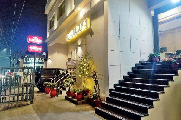 鲁苏利亚酒店(Hotel Luxuria)预订价格,联系电话位置地址【携程酒店】