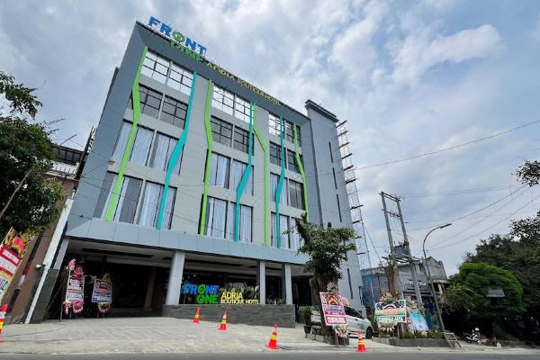 Front One Boutique 阿德里亚博约拉利(Front One Boutique Adria Boyolali)预订价格,联系电话 ...