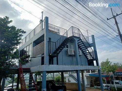 Ban Chaem Choi预订价格,联系电话位置地址【携程酒店】