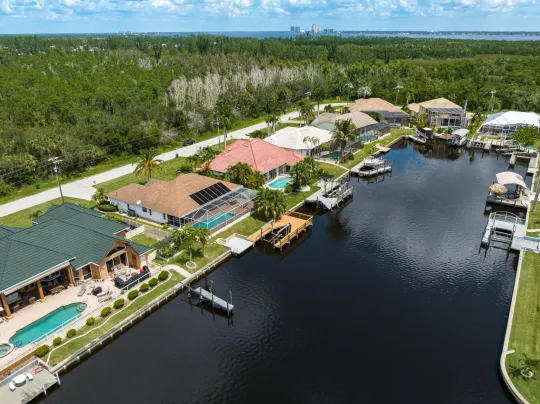 Stunning Lake View And Heated Pool Retreat - Spectacular Oasis - North Fort Myers, FL
