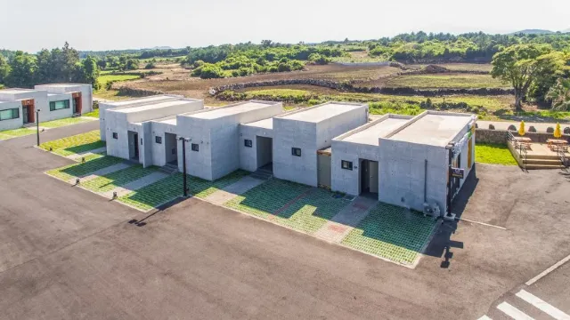 Seogwipo Blue Mountain 4255 Resort - Jeju