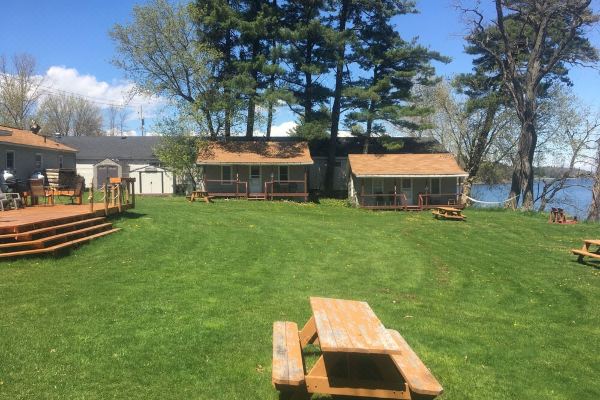 Lakeside Cottage #304 at Valcour Cottages预订价格,联系电话位置地址【携程酒店】