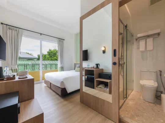 Upstairs At Ton Ton - Bangkok Yai