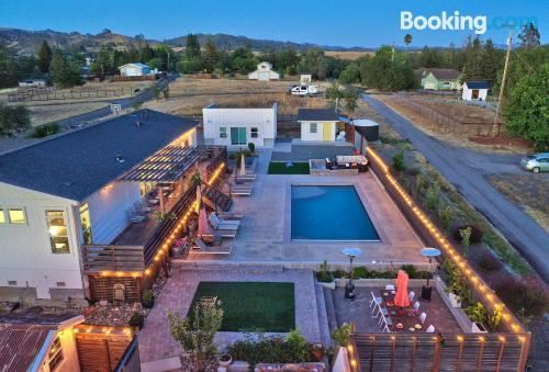 Farm to Table Hideaway in Healdsburg预订价格,联系电话位置地址【携程酒店】