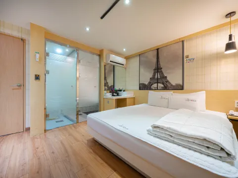 Busan Seomyeon Nom - Pusan