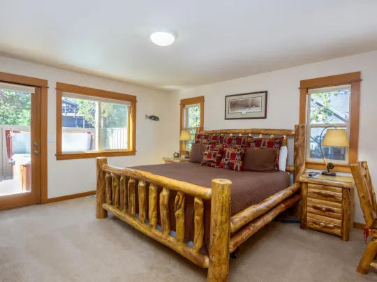 Private Hot Tub And Game Room - Stunning Multi-level Retreat - Sunriver
