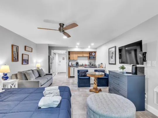 Juliette Balcony And Modern Kitchen - Cozy Coastal Retreat - Bluffton, SC