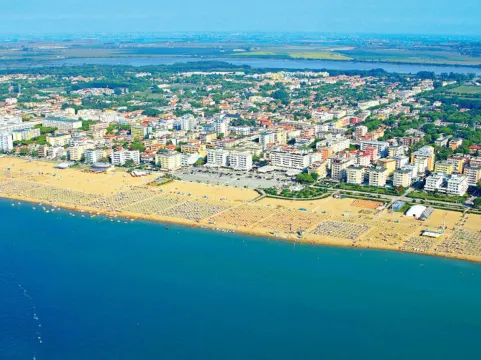 Splendido Rifugio Con Piscina In Una Zona Verde Vicino Alla Spiaggia - Bibione Pineda