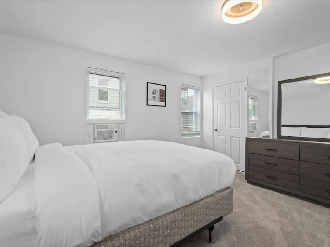 Driveway Parking And Modern Amenities - Cozy Urban Retreat - Pittsburgh