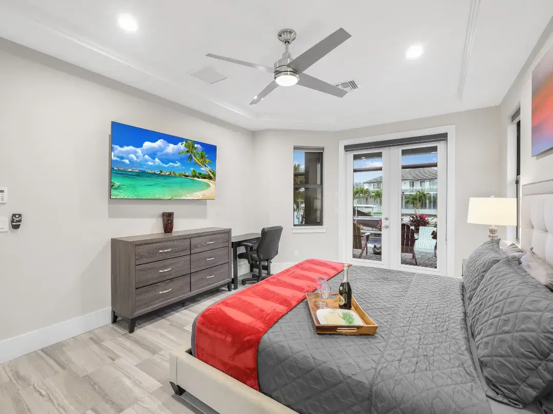 Waterfront Oasis With Heated Pool And Dock - Stunning Coastal Retreat - Marco Island