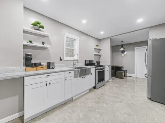 Modern Comfort With Easy Nyc Transit Access - Charming Getaway - Newark, NJ