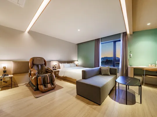 Daegu Dongchon Amusement Park Hound -