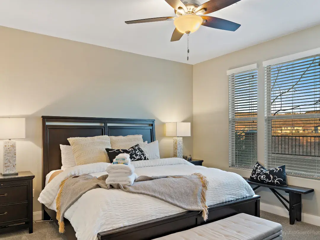 Spacious Living Areas And Heated Community Pool - Charming Adventure Retreat - Washington, UT