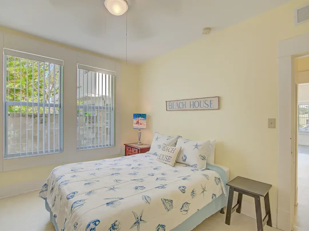 Sunny Retreat - Microwave, Refrigerator, Stove, Internet - Clearwater Beach, FL