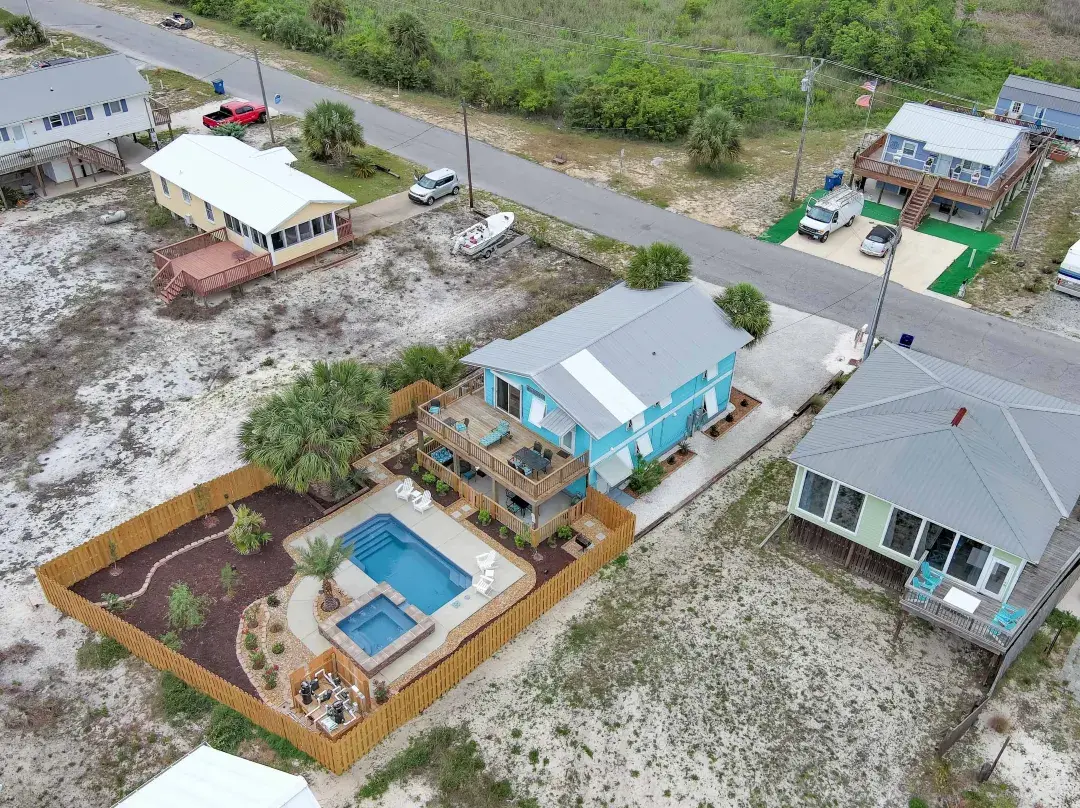 Shared Pool And Hot Tub Oasis - Charming Coastal Retreat - Gulf Shores