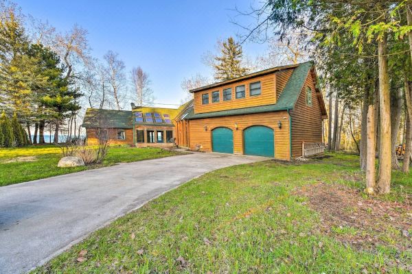 Applegate湖畔度假村，带私人海滩！(Lakefront Applegate Retreat w/ Private Beach!)预订 ...