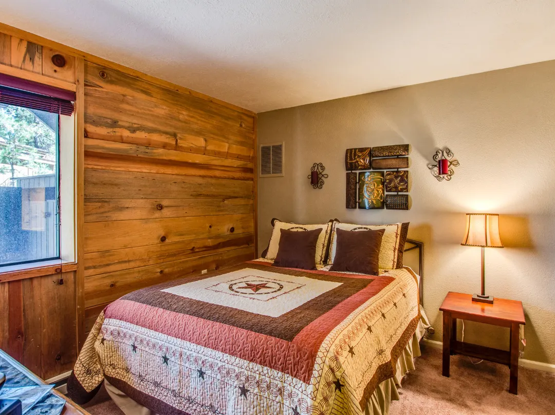 Hot Tub And Wood Burning Stove - Inviting Family Retreat - Sunriver, OR