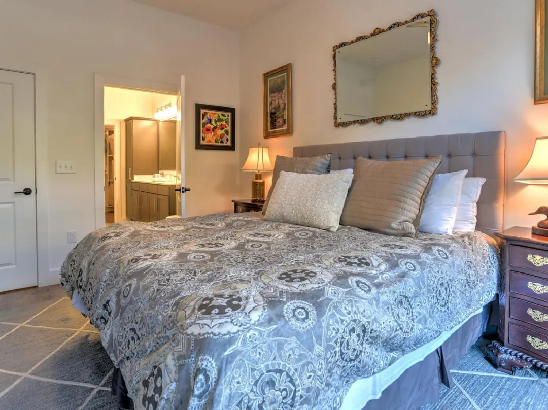 Stunning Balcony And Luxury Amenities - Charming City Escape - Serra Nevada