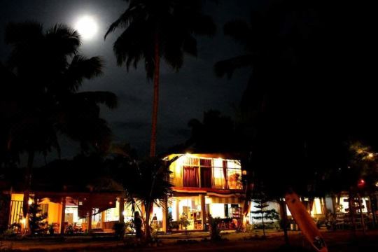 尼亚斯巴洛霍海滩度假酒店(Baloho Beach Resort Nias)预订价格,联系电话位置地址【携程酒店】