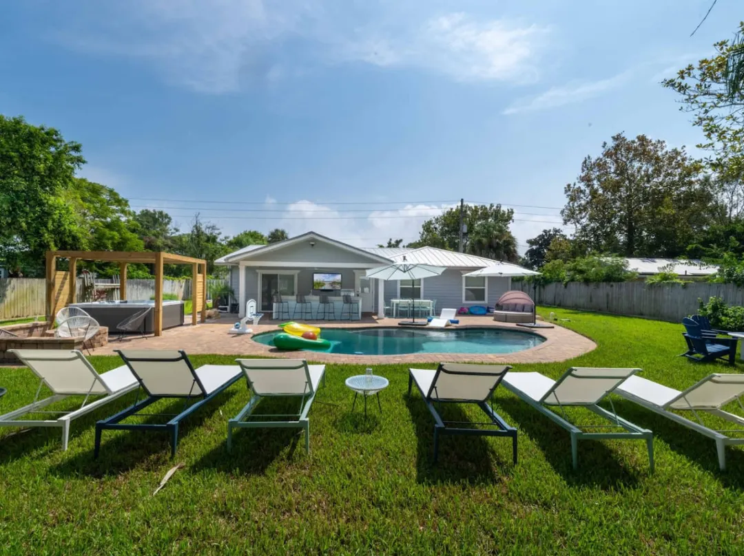 Cozy Retreat - Wifi, Fire Pit, Relaxing Patio - Jacksonville