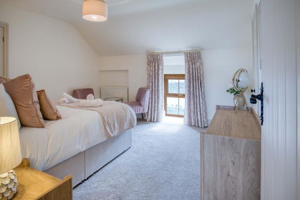 The Cross - 4 Bedroom Cottage - Llangennith预订价格,联系电话位置地址【携程酒店】