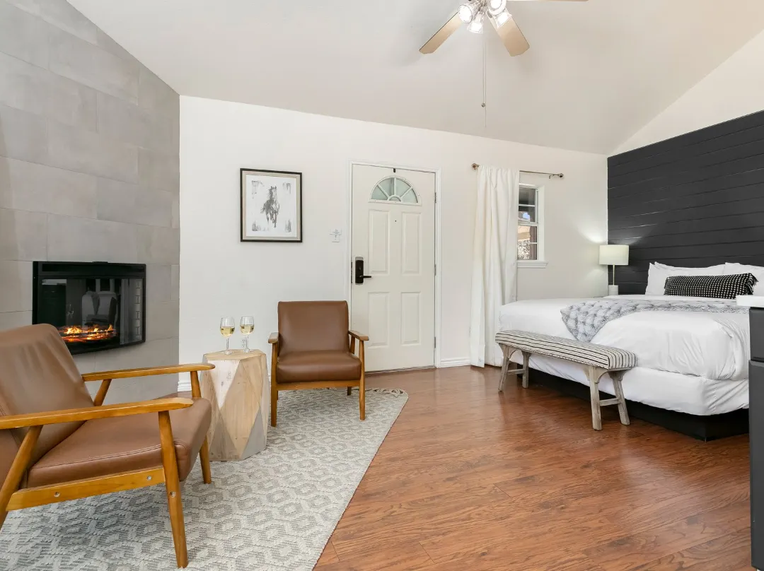 Gorgeous Retreat - Shared Pool, Hot Tub, Designer Linens - Fredericksburg, TX