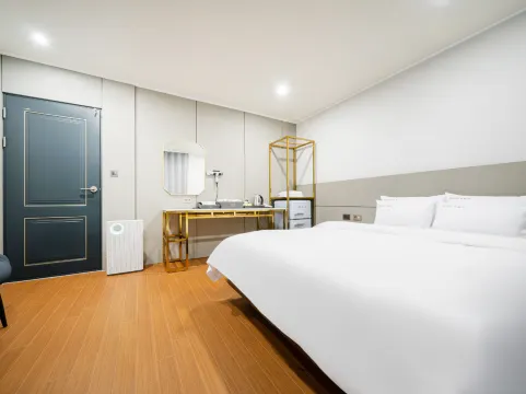 Iksan Hotel Gabolga - 익산시