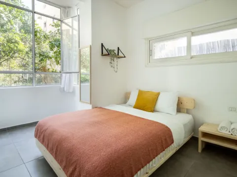 Bauhaus Sea-side Garden Haven By Sea N' Rent - Tel Aviv-Yafo