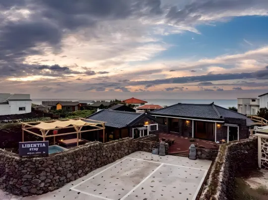 Libentia Hotel And Pool Villa - 한림읍