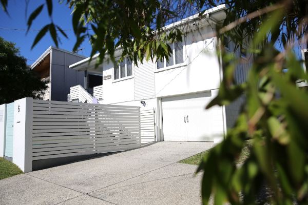 Beach House @ Moffat ~ 100m walk to beach预订价格,联系电话位置地址【携程酒店】