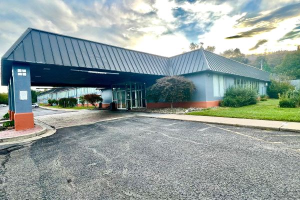 Hilltop Inn & Studio 1 Extended Stay Hotel预订价格,联系电话位置地址【携程酒店】