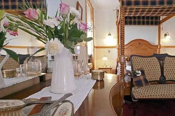 玛吉农房屋及酒店(Mackinnon House & Lodge)预订价格,联系电话位置地址【携程酒店】