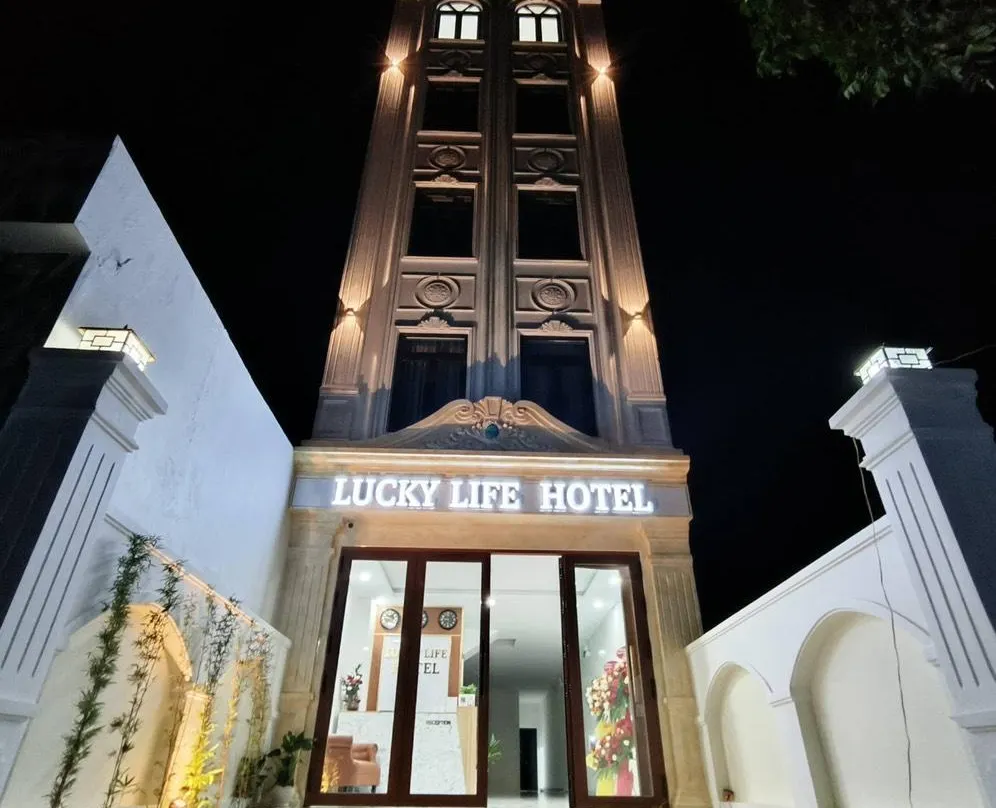 Lucky Life Hotel - Bến Cát