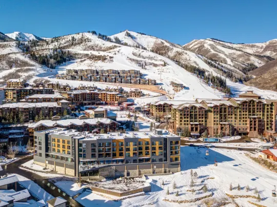 Cozy Living Space And Community Hot Tub - Inviting Mountain Retreat - Alta, UT