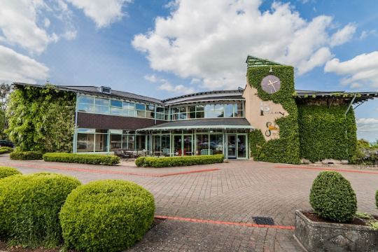 Blunsdon House Hotel预订价格,联系电话位置地址【携程酒店】