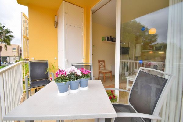 Modern Flat with Balcony to The Beautiful Communal Pool, Wifi. Ca nÂ ...