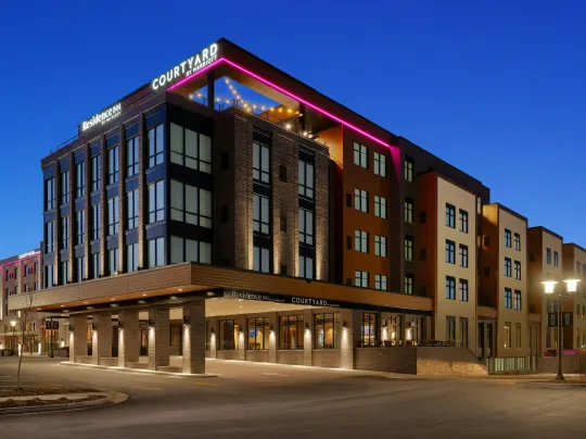 Courtyard Milwaukee Brookfield At Poplar Creek - Waukesha, WI