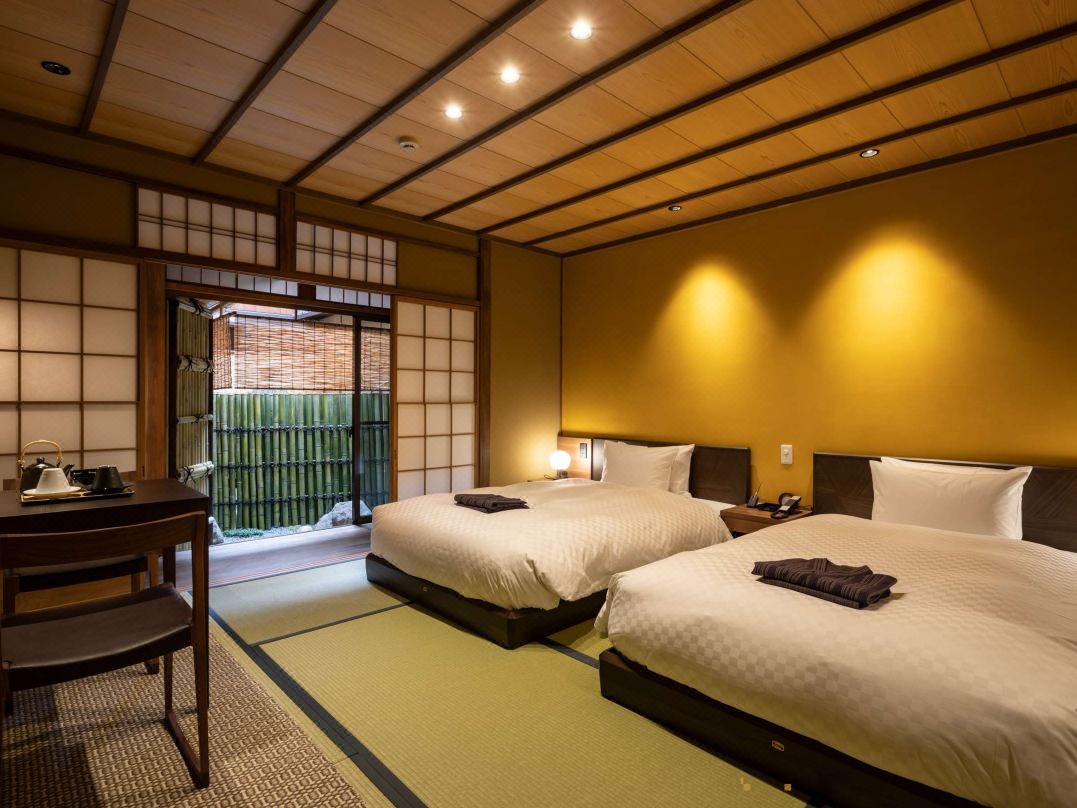 Starbucks Coffee Kyoto Ninenzaka Yasaka Chaya: Access, Features, and ...